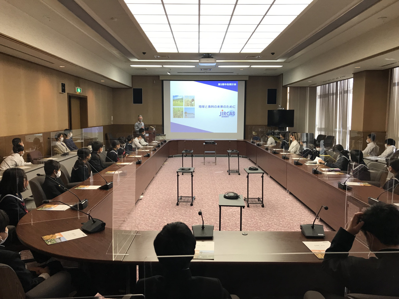 Toride City Second Junior High School Students Visit JIRCAS | Japan International Research ...