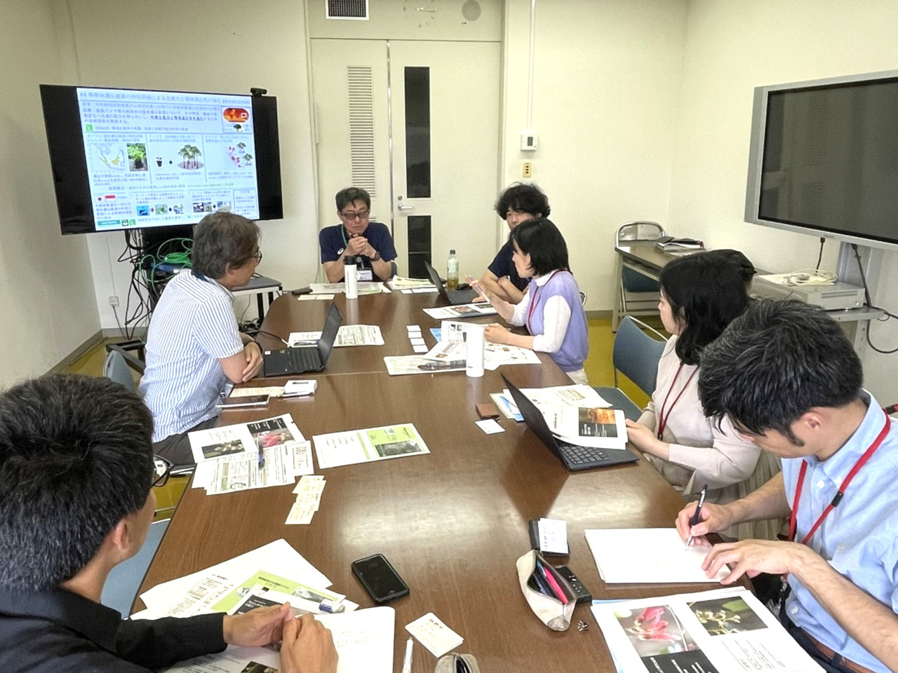 Officials from the Forestry Agency's International Division Visit JIRCAS, Exchange Views on ...