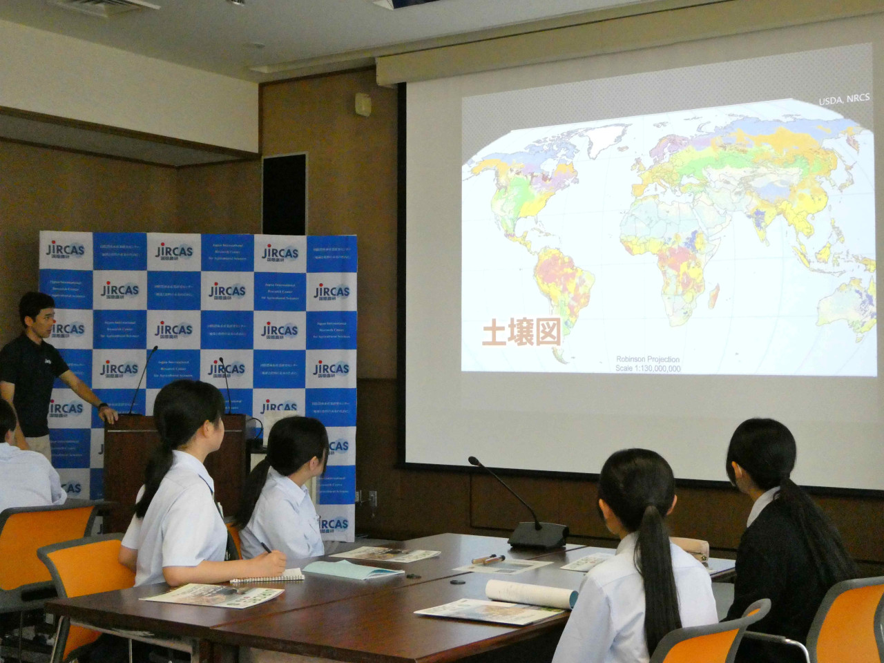 未来科学人材アカデミー第7回：福岡県立八幡高等学校理数科2年生がJIRCASを訪問 | 国立研究開発法人 国際農林水産業研究センター | JIRCAS